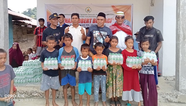 Haji Robert Berbagi Berkah Idul Fitri, PDDMI Halut: Kami Salurkan 1.000 ...